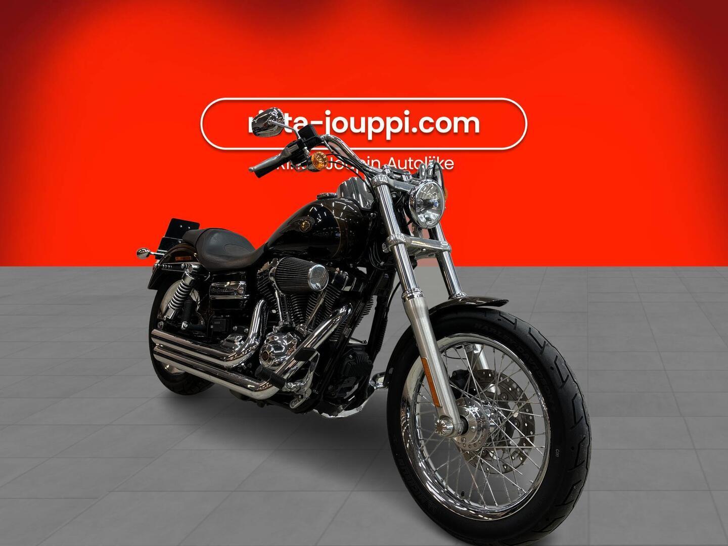 Harley-Davidson SUPER GLIDE CUSTOM, 2013, 11 tkm - alk. 149 €/kk, 68-OFL